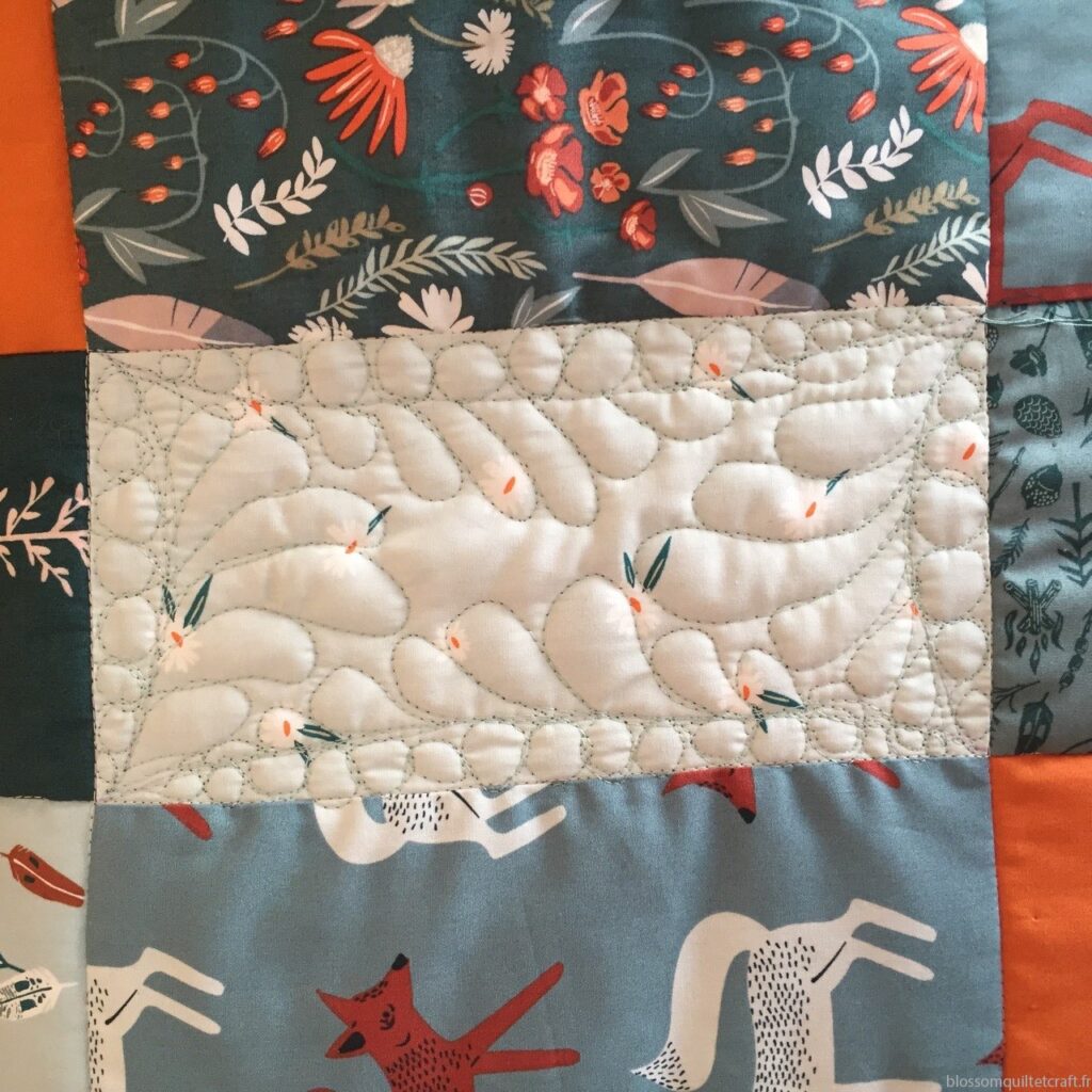Petit quilt piqué libre plumes cadeau de naissance